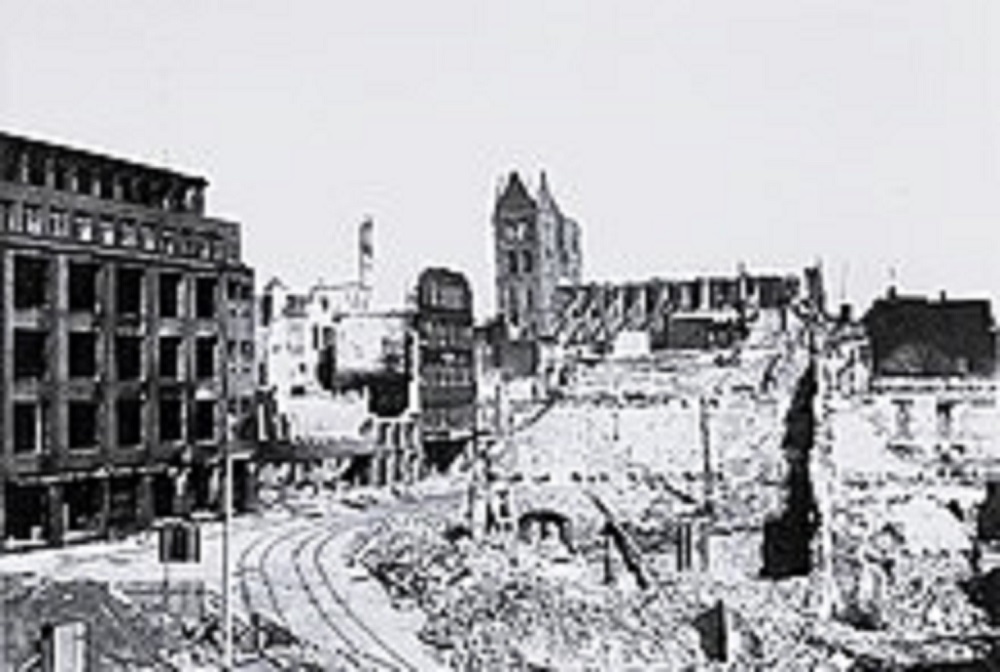 Dimanche des rameaux 1942 : destruction de Lübeck, ville hanséatique ...